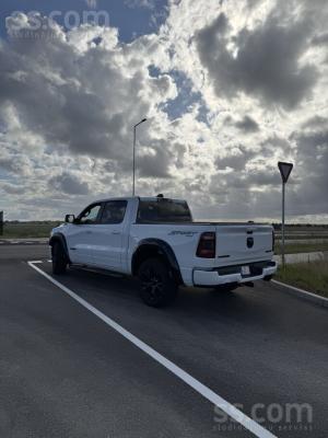 Balts Dodge RAM 2023 Liepāja, ar dzinēja tilpumu 5.70 L un nobraukumu 23 tūkst. km par 47900 €, foto 10 vietnē AUTOMOTO.COM.LV