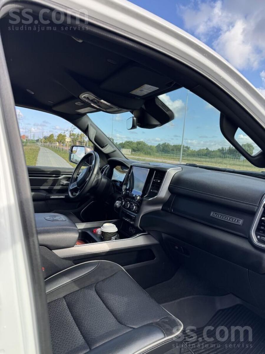 Balts Dodge RAM 2023 Liepāja, ar dzinēja tilpumu 5.70 L un nobraukumu 23 tūkst. km par 47900 €, foto 17 vietnē AUTOMOTO.COM.LV