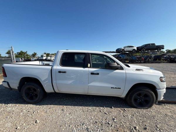Белый Додж РАМ 2025 в Укмерге, объемом двигателя 3.00 л и пробегом 28 тыс. км за 36300 €, фото 6 на AUTOMOTO.COM.LV
