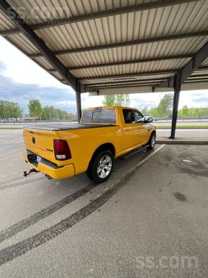 Yellow Dodge RAM 2016 in Riga, with an engine capacity of 5.70 L and mileage of 185 thousand km for 34200 €, photo 5 on AUTOMOTO.COM.LV