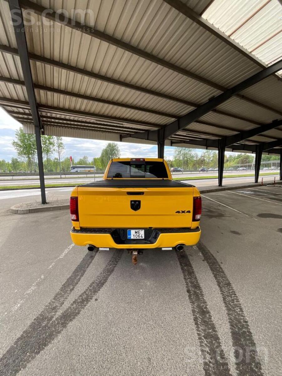 Yellow Dodge RAM 2016 in Riga, with an engine capacity of 5.70 L and mileage of 185 thousand km for 34200 €, photo 7 on AUTOMOTO.COM.LV