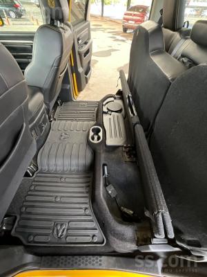 Yellow Dodge RAM 2016 in Riga, with an engine capacity of 5.70 L and mileage of 185 thousand km for 34200 €, photo 13 on AUTOMOTO.COM.LV