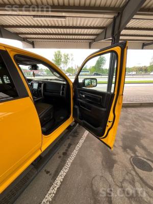 Yellow Dodge RAM 2016 in Riga, with an engine capacity of 5.70 L and mileage of 185 thousand km for 34200 €, photo 16 on AUTOMOTO.COM.LV