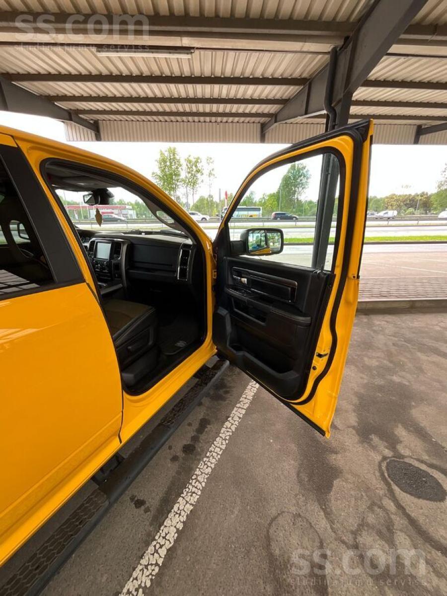 Yellow Dodge RAM 2016 in Riga, with an engine capacity of 5.70 L and mileage of 185 thousand km for 34200 €, photo 16 on AUTOMOTO.COM.LV