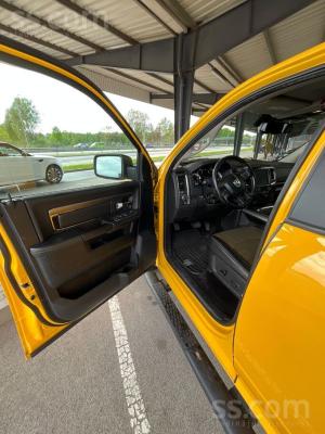 Yellow Dodge RAM 2016 in Riga, with an engine capacity of 5.70 L and mileage of 185 thousand km for 34200 €, photo 18 on AUTOMOTO.COM.LV