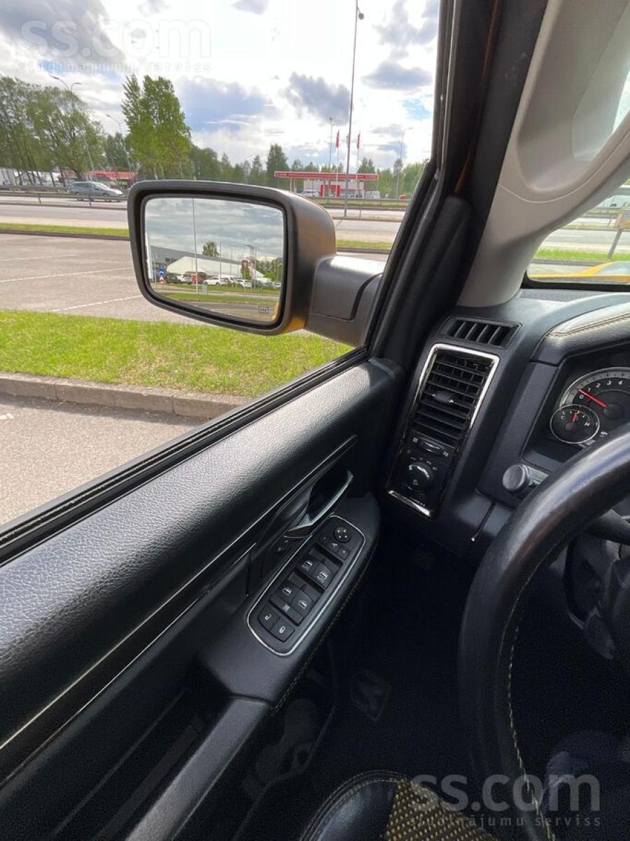Yellow Dodge RAM 2016 in Riga, with an engine capacity of 5.70 L and mileage of 185 thousand km for 34200 €, photo 24 on AUTOMOTO.COM.LV