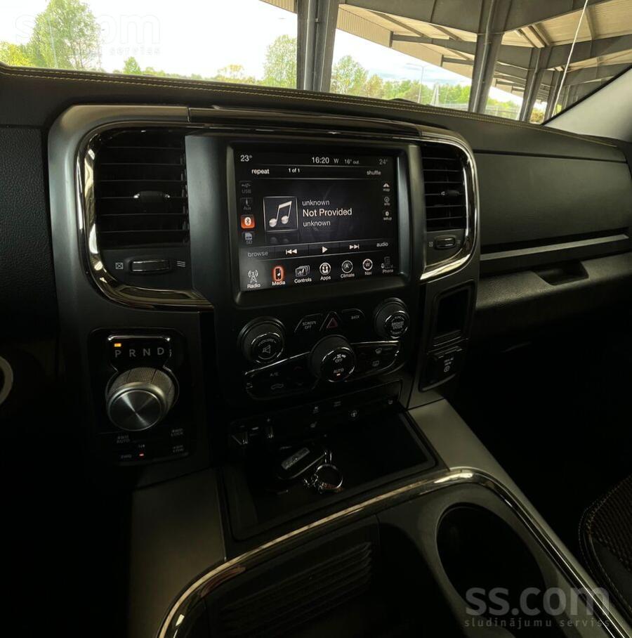 Yellow Dodge RAM 2016 in Riga, with an engine capacity of 5.70 L and mileage of 185 thousand km for 34200 €, photo 31 on AUTOMOTO.COM.LV