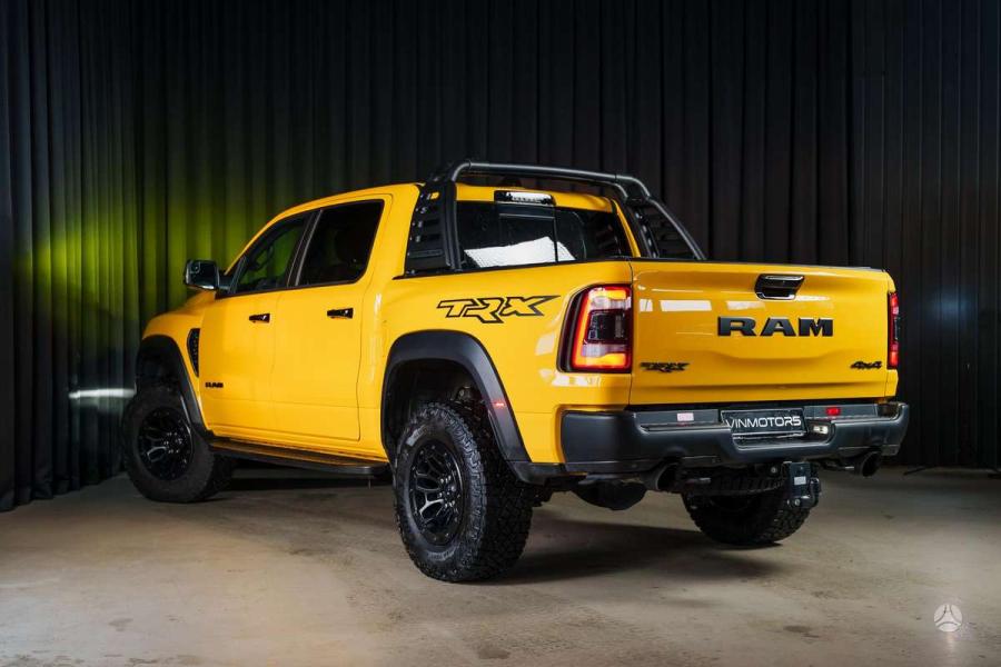 Yellow Dodge RAM 2023 in Vilnius, with an engine capacity of 6.16 L and mileage of 16 thousand km for 119999 €, photo 7 on AUTOMOTO.COM.LV
