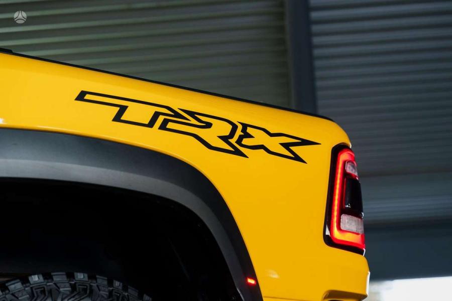 Yellow Dodge RAM 2023 in Vilnius, with an engine capacity of 6.16 L and mileage of 16 thousand km for 119999 €, photo 16 on AUTOMOTO.COM.LV