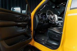 Yellow Dodge RAM 2023 in Vilnius, with an engine capacity of 6.16 L and mileage of 16 thousand km for 119999 €, photo 25 on AUTOMOTO.COM.LV