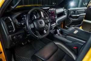 Yellow Dodge RAM 2023 in Vilnius, with an engine capacity of 6.16 L and mileage of 16 thousand km for 119999 €, photo 26 on AUTOMOTO.COM.LV
