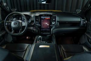 Yellow Dodge RAM 2023 in Vilnius, with an engine capacity of 6.16 L and mileage of 16 thousand km for 119999 €, photo 33 on AUTOMOTO.COM.LV