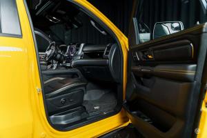 Yellow Dodge RAM 2023 in Vilnius, with an engine capacity of 6.16 L and mileage of 16 thousand km for 119999 €, photo 37 on AUTOMOTO.COM.LV