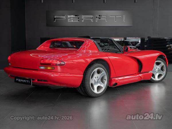 Red Dodge Viper 2000 in Tallinn, with an engine capacity of 8.00 L and mileage of 39 thousand km for 52900 €, photo 3 on AUTOMOTO.COM.LV