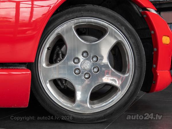 Red Dodge Viper 2000 in Tallinn, with an engine capacity of 8.00 L and mileage of 39 thousand km for 52900 €, photo 5 on AUTOMOTO.COM.LV