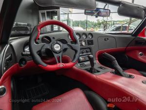 Red Dodge Viper 2000 in Tallinn, with an engine capacity of 8.00 L and mileage of 39 thousand km for 52900 €, photo 11 on AUTOMOTO.COM.LV