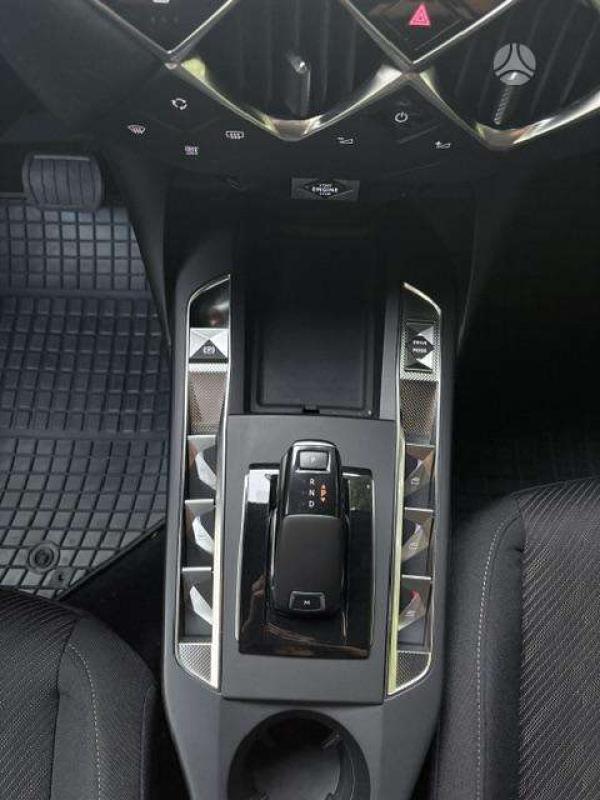 Pelēks DS 3-crossback 2020 Jonava, ar dzinēja tilpumu 1.20 L un nobraukumu 210 tūkst. km par 10650 €, foto 9 vietnē AUTOMOTO.COM.LV