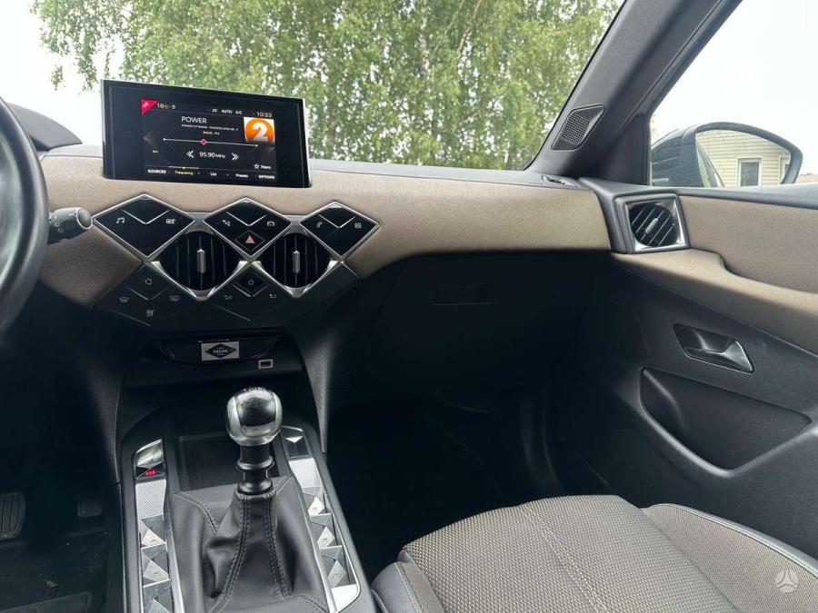 Pelēks DS 3-crossback 2019 Viļņa, ar dzinēja tilpumu 1.50 L un nobraukumu 207 tūkst. km par 9150 €, foto 20 vietnē AUTOMOTO.COM.LV