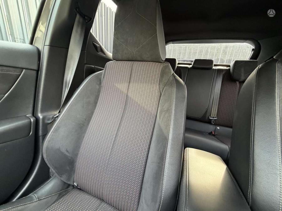 Grey DS 3-crossback 2019 in Siauliai, with an engine capacity of 1.20 L and mileage of 225 thousand km for 9200 €, photo 33 on AUTOMOTO.COM.LV