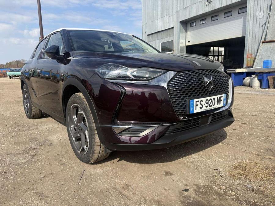 Red DS 3-crossback 2020 in Prienai, with an engine capacity of 1.20 L and mileage of 107 thousand km for 11750 €, photo 4 on AUTOMOTO.COM.LV
