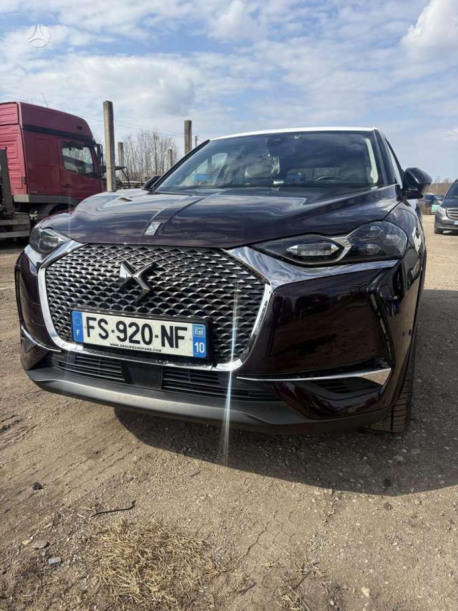 Red DS 3-crossback 2020 in Prienai, with an engine capacity of 1.20 L and mileage of 107 thousand km for 11750 €, photo 6 on AUTOMOTO.COM.LV