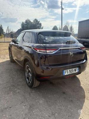 Red DS 3-crossback 2020 in Prienai, with an engine capacity of 1.20 L and mileage of 107 thousand km for 11750 €, photo 7 on AUTOMOTO.COM.LV