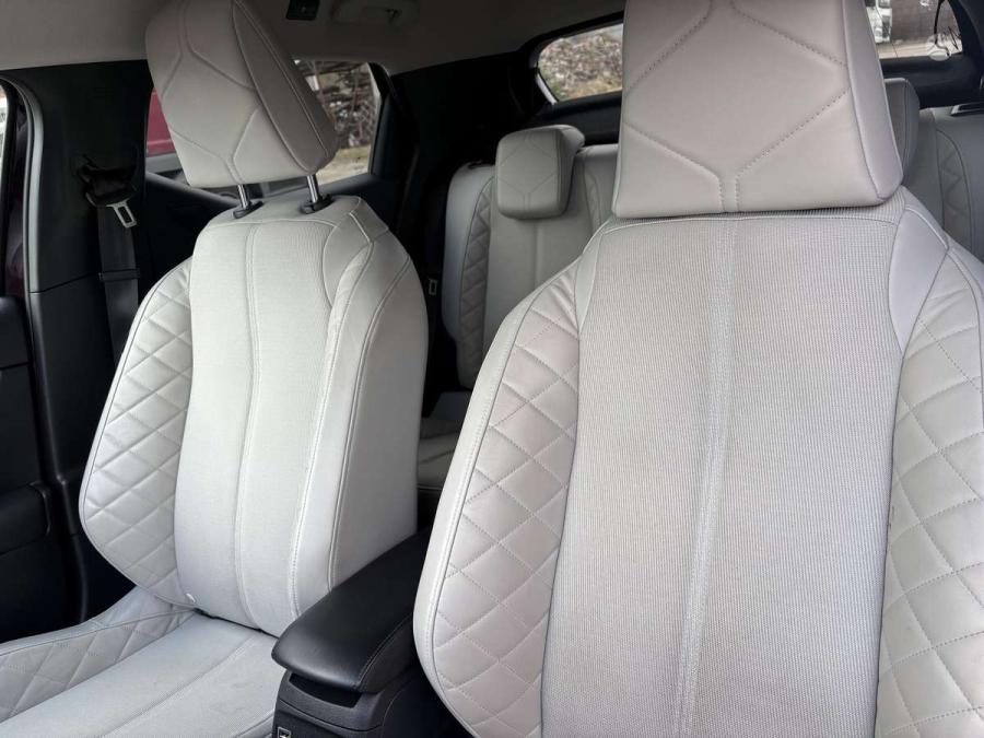 Red DS 3-crossback 2020 in Prienai, with an engine capacity of 1.20 L and mileage of 107 thousand km for 11750 €, photo 13 on AUTOMOTO.COM.LV