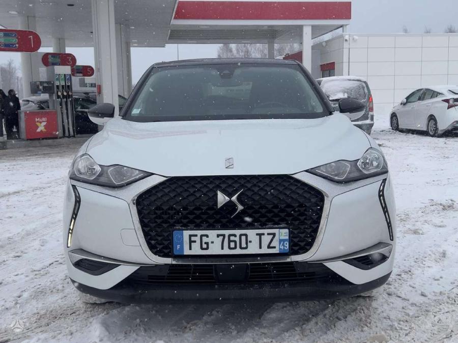 White DS 3-crossback 2019 in Taurage, with an engine capacity of 1.20 L and mileage of 134 thousand km for 10300 €, photo 3 on AUTOMOTO.COM.LV