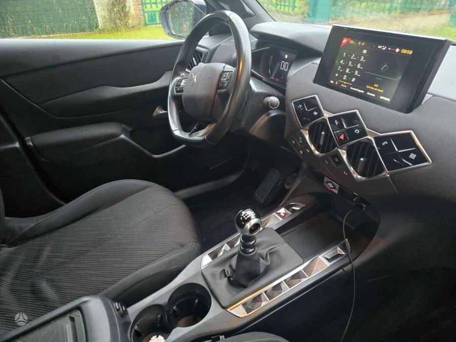 White DS 3-crossback 2021 in Taurage, with an engine capacity of 1.50 L and mileage of 170 thousand km for 9800 €, photo 5 on AUTOMOTO.COM.LV