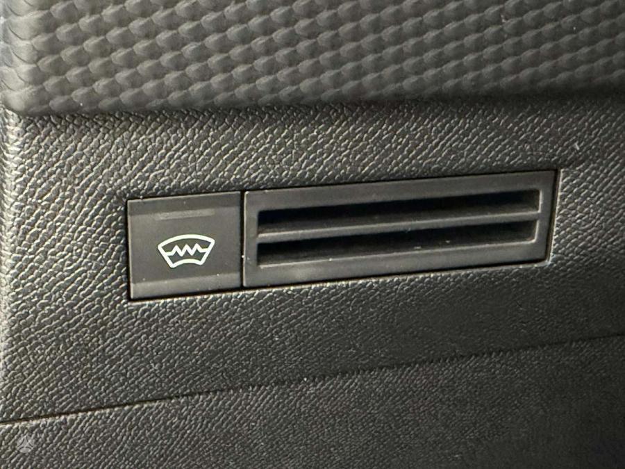 Black DS 4 2022 in Kaunas, with an engine capacity of 1.20 L and mileage of 84 thousand km for 19990 €, photo 17 on AUTOMOTO.COM.LV