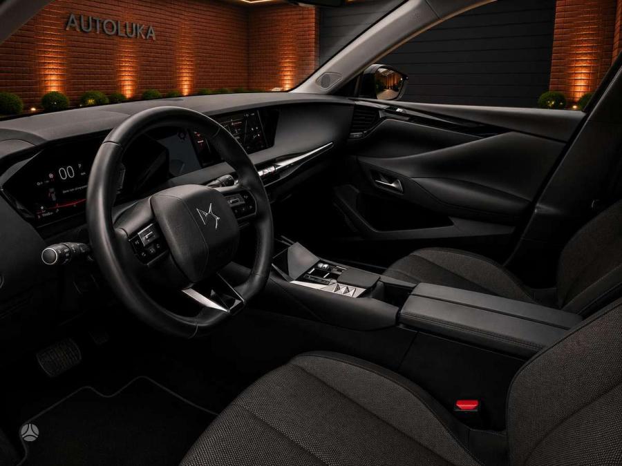 Black DS 4 2022 in Marijampole, with an engine capacity of 1.20 L and mileage of 79 thousand km for 16456 €, photo 10 on AUTOMOTO.COM.LV