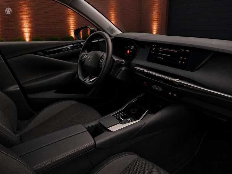 Black DS 4 2022 in Marijampole, with an engine capacity of 1.20 L and mileage of 79 thousand km for 16456 €, photo 12 on AUTOMOTO.COM.LV