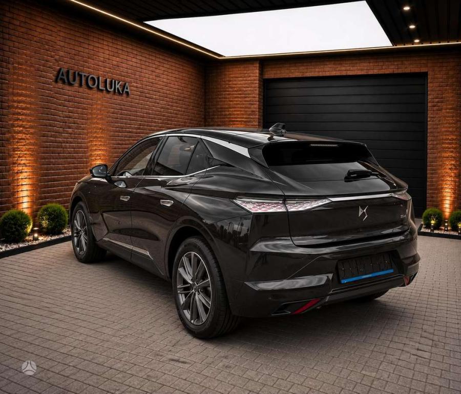 Black DS 4 2022 in Marijampole, with an engine capacity of 1.20 L and mileage of 79 thousand km for 16335 €, photo 3 on AUTOMOTO.COM.LV