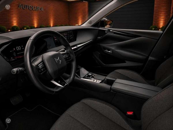Black DS 4 2022 in Marijampole, with an engine capacity of 1.20 L and mileage of 79 thousand km for 16335 €, photo 10 on AUTOMOTO.COM.LV