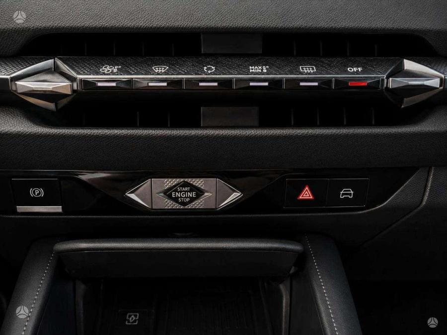 Black DS 4 2022 in Marijampole, with an engine capacity of 1.20 L and mileage of 79 thousand km for 16335 €, photo 17 on AUTOMOTO.COM.LV
