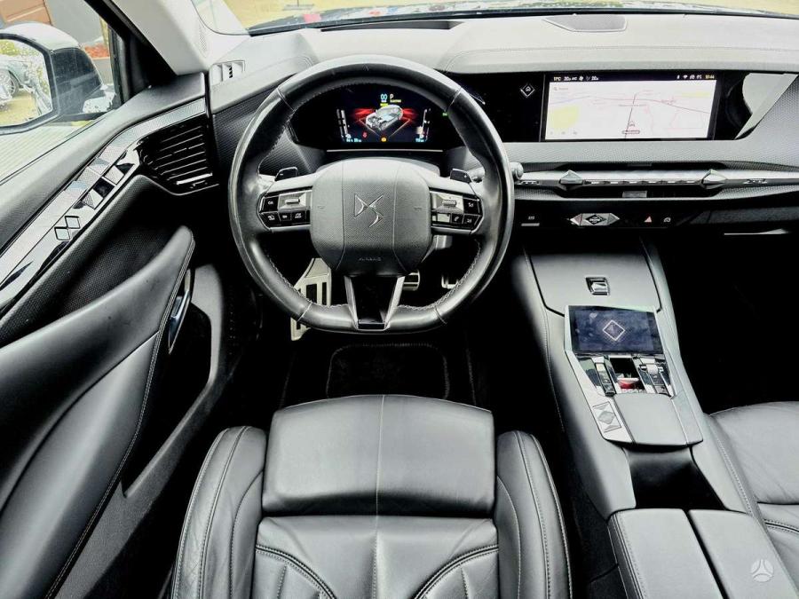 Black DS 4 2022 in Taurage, with an engine capacity of 1.60 L and mileage of 87 thousand km for 19400 €, photo 17 on AUTOMOTO.COM.LV