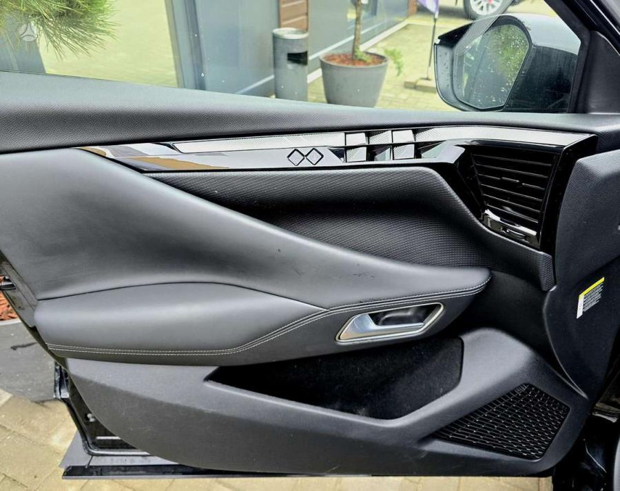 Black DS 4 2022 in Taurage, with an engine capacity of 1.60 L and mileage of 87 thousand km for 19400 €, photo 36 on AUTOMOTO.COM.LV