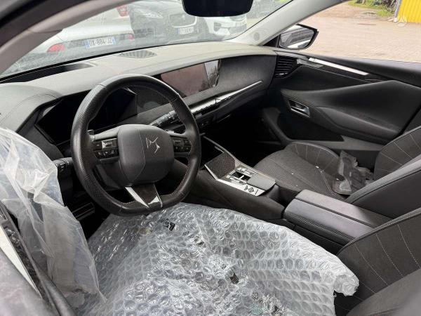 Black DS 4 2022 in Kaunas, with an engine capacity of 1.50 L and mileage of 99 thousand km for 10285 €, photo 8 on AUTOMOTO.COM.LV