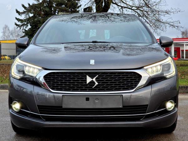 Grey DS 4-crossback 2017 in Taurage, with an engine capacity of 1.20 L and mileage of 151 thousand km for 5300 €, photo 2 on AUTOMOTO.COM.LV