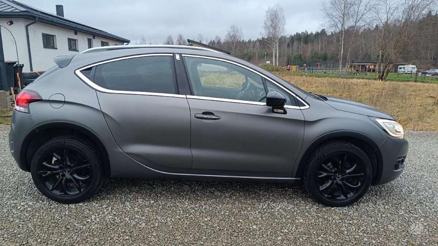 Grey DS 4-crossback 2017 in Taurage, with an engine capacity of 1.20 L and mileage of 149 thousand km for 7200 €, photo 8 on AUTOMOTO.COM.LV