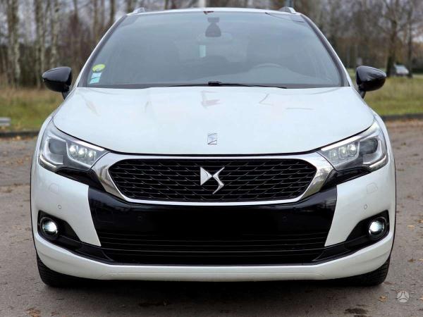 Белый DS 4 Crossback 2009 в Таураге, объемом двигателя 1.56 л и пробегом 323 тыс. км за 6500 €, фото 1 на AUTOMOTO.COM.LV