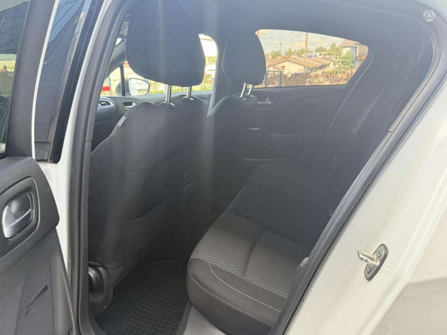 White DS 4-crossback 2017 in Vilnius, with an engine capacity of 1.56 L and mileage of 209 thousand km for 7999 €, photo 9 on AUTOMOTO.COM.LV