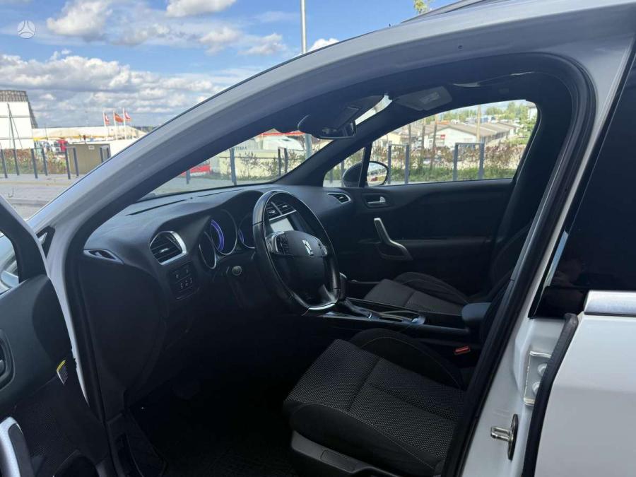 White DS 4-crossback 2017 in Vilnius, with an engine capacity of 1.56 L and mileage of 209 thousand km for 7999 €, photo 10 on AUTOMOTO.COM.LV