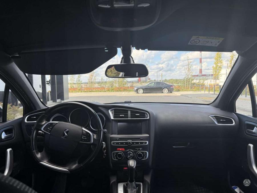 White DS 4-crossback 2017 in Vilnius, with an engine capacity of 1.56 L and mileage of 209 thousand km for 7999 €, photo 11 on AUTOMOTO.COM.LV