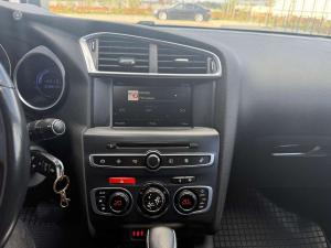 White DS 4-crossback 2017 in Vilnius, with an engine capacity of 1.56 L and mileage of 209 thousand km for 7999 €, photo 12 on AUTOMOTO.COM.LV