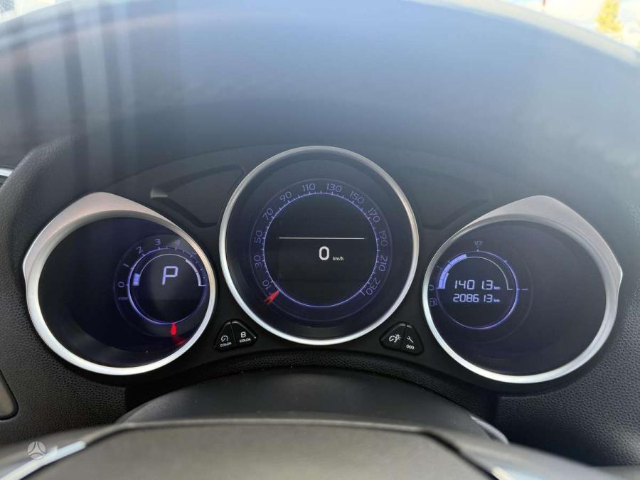 White DS 4-crossback 2017 in Vilnius, with an engine capacity of 1.56 L and mileage of 209 thousand km for 7999 €, photo 14 on AUTOMOTO.COM.LV