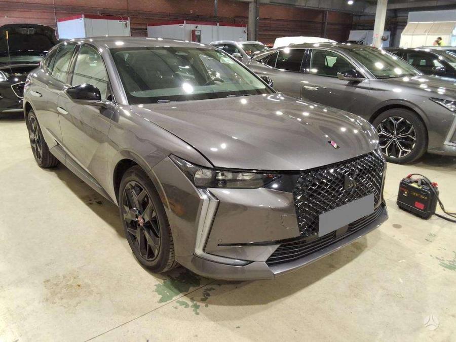 Grey DS 4 2023 in Vilnius, with an engine capacity of 1.20 L and mileage of 87 thousand km for 17910 €, photo 4 on AUTOMOTO.COM.LV