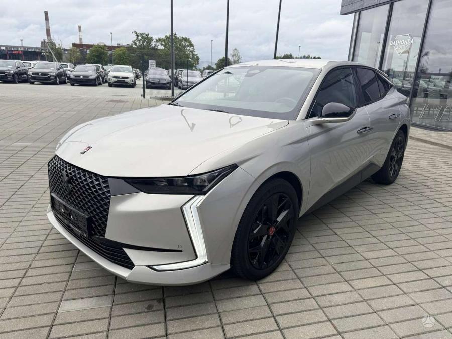 Grey DS 4 2023 in Kaunas, with an engine capacity of 1.20 L and mileage of 110 thousand km for 17900 €, photo 1 on AUTOMOTO.COM.LV