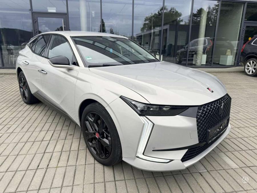 Grey DS 4 2023 in Kaunas, with an engine capacity of 1.20 L and mileage of 110 thousand km for 17900 €, photo 4 on AUTOMOTO.COM.LV
