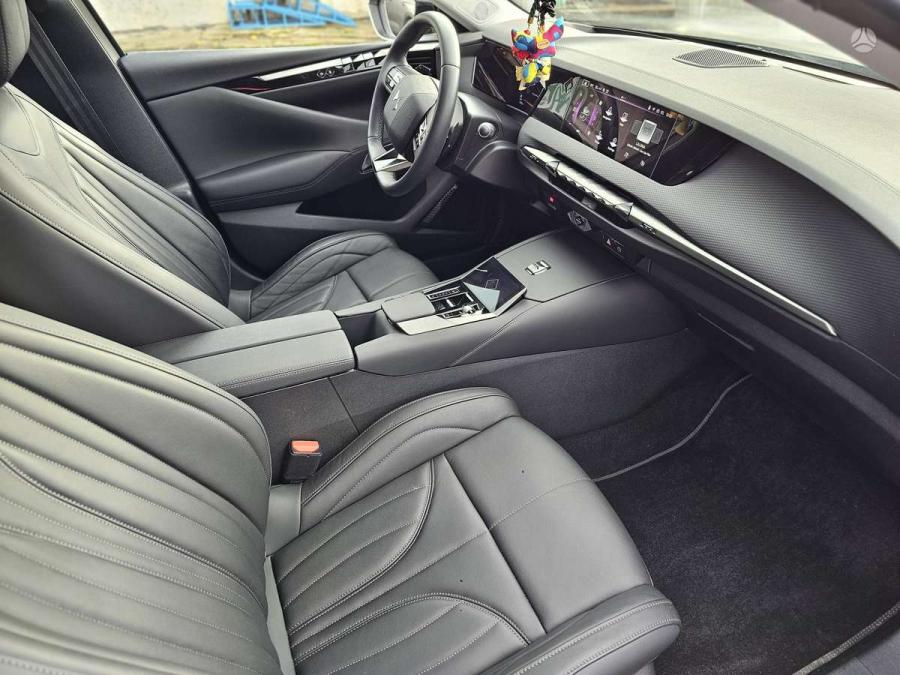 Grey DS 4 2024 in Klaipeda, with an engine capacity of 1.50 L and mileage of 16 thousand km for 29754 €, photo 20 on AUTOMOTO.COM.LV